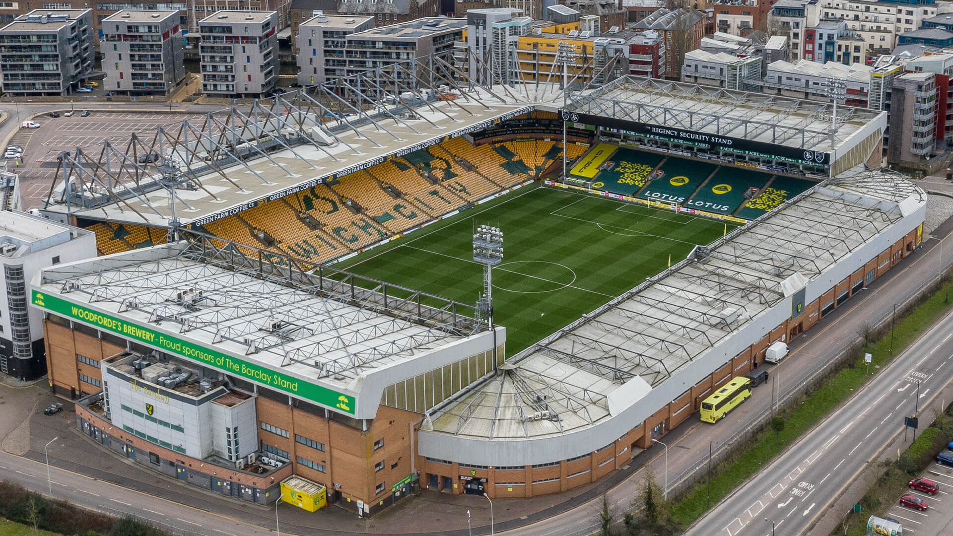 Projecteurs sportif professionnel: éclairage LED de stades et arénas